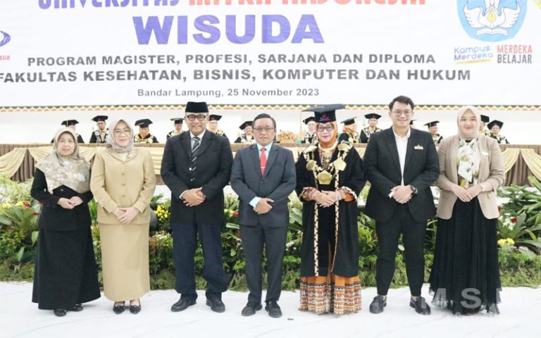 Universitas Mitra Indonesia Lepas 616 Wisudawan di Gedung Baru GSG ...